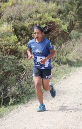 Ticos cargan plata y bronce en la montaña - PressReader