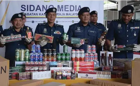 Halang seludup arak, rokok RM1 juta - PressReader