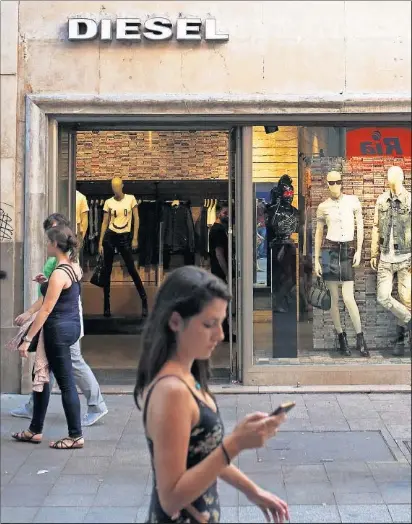 Diesel y Cosmos, 20 años peleando por unas zapatillas - PressReader