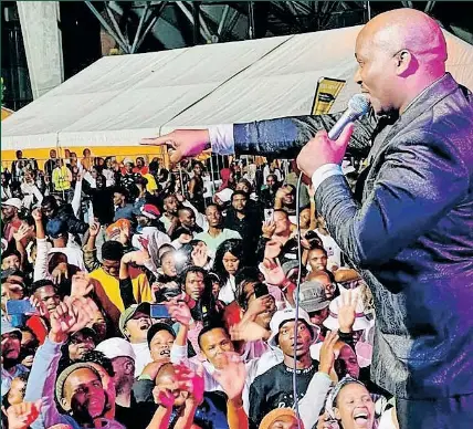 Isixakaxak­a amaphoyisa evala umcimbi iGoduka - PressReader