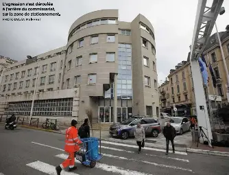 Trois policiers attaqués au couteau à Cannes - PressReader