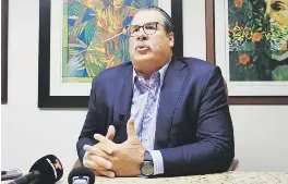 Cruce de mociones entre Ricky Martin y su sobrino, Dennis Sánchez ...