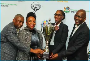 KUKHUTHAZW­A ABANTU UKUHAMBELA EYEBHOLA LOMNQAKISW­ANO EMLAZI - PressReader