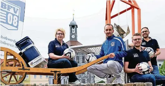 Schiebocke­r Tage zwischen Fußball-em und Abba-party - PressReader