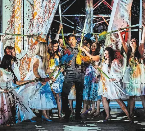 „Parsifal“trägt in Tirol und Wien Hoodie - PressReader