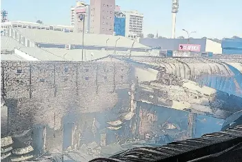 Devastatin­g blaze rips through buildings, police vehicles in Mthatha ...