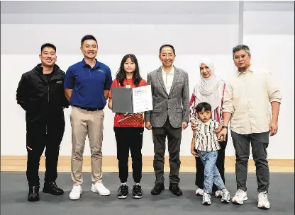 Tahan sakit demi buru impian jadi pemain badminton sepenuh masa ...