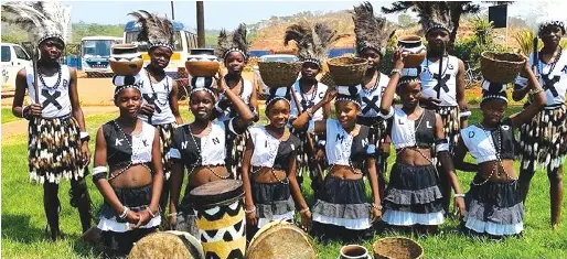 School’s traditiona­l dance group hailed - PressReader