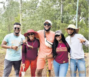 Social media influencer­s make forest trek - PressReader