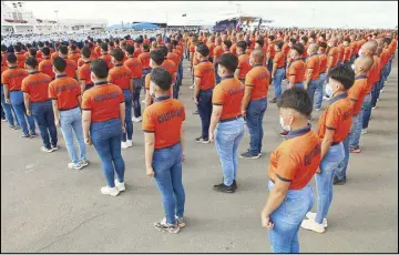 1,450 PCG draftees take oath to undergo training - PressReader