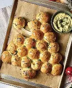 Recipes: Christmas tree tear-and-share cheesy garlic bread | The I ...
