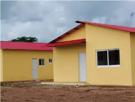 FICARAM PARA TRÁS AS RUÍNAS Município de Massango na rota do desenvolvi ...