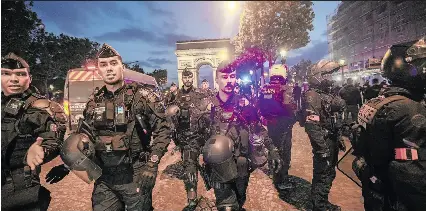 Los disturbios en Francia se encienden en las noches - PressReader