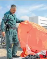 El rescate agónico de una balsa frente a la costa de Huelva - PressReader