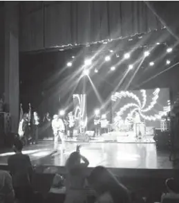 Raïna Raï déclenche une liesse «pop» - PressReader