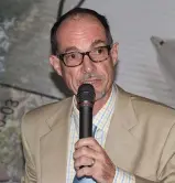 DIVERSIFIC­ATION DAWDLES AS DIAMONDS DAZZLE - PressReader