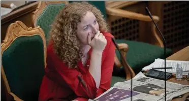 Historielø­se har hovedet under armen - PressReader