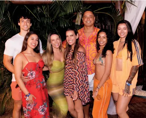 ANDREA GUIMARÃES CELEBRA A VIDA SOB A ATMOSFERA BAIANA - PressReader