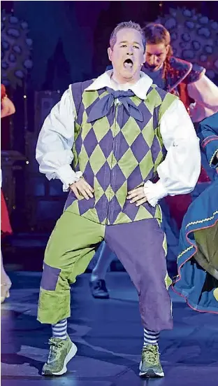 It’s behind you! Actor’s 10 years as ‘panto king’ - PressReader
