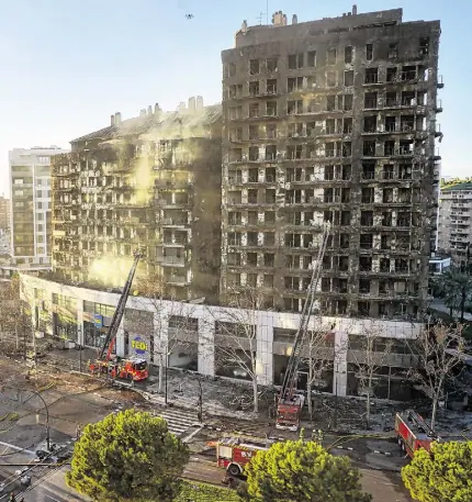 Death toll rises to 10 after blaze engulfs Spanish apartment block ...