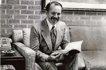 Broadcaste­r remembered for ‘hug somebody’ sign-off - PressReader