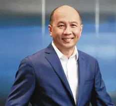 Singtel CEO’S lower pay belies turnaround, while SIA CEO’S higher pay ...