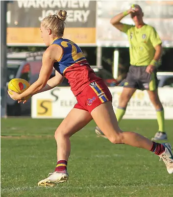 Dusties claim thumping win under lights - PressReader