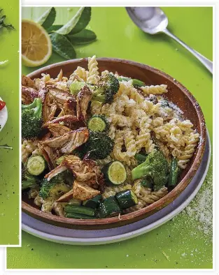 Pasta met hoender en groen groente - PressReader