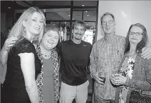 A host of newsfolk channel cheer for anchorman - PressReader