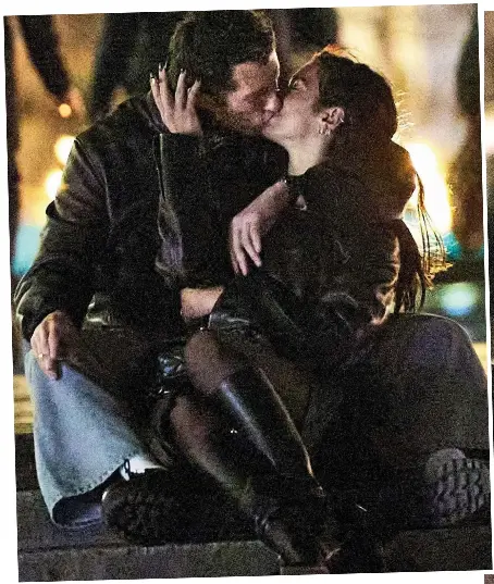 A smooch, a selfie (and a ciggie) for Dua and her beau in City of Love - PressReader