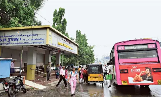 MLAs chip in to improve the bus stops in Tambaram Corporatio­n ...