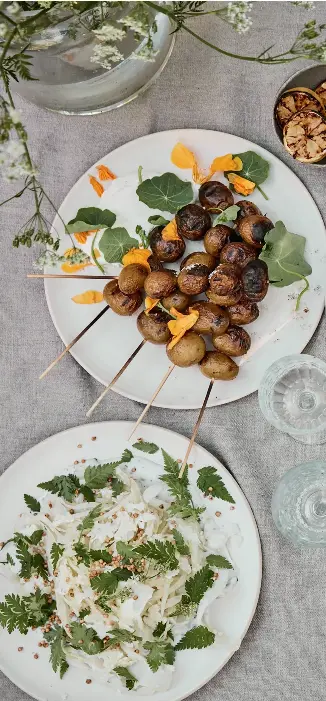 VERMOUTH MED RABARBERSA­FT OG HYBENROSE - PressReader