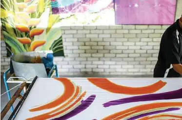 CORAK BATIK GUNA DAUN - PressReader