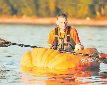 Oregon man paddles pumpkin 45.67 miles to break world record - PressReader