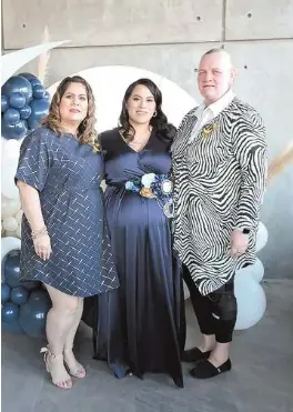 Preside Melanie Riojas alegre festejo prenatal - PressReader