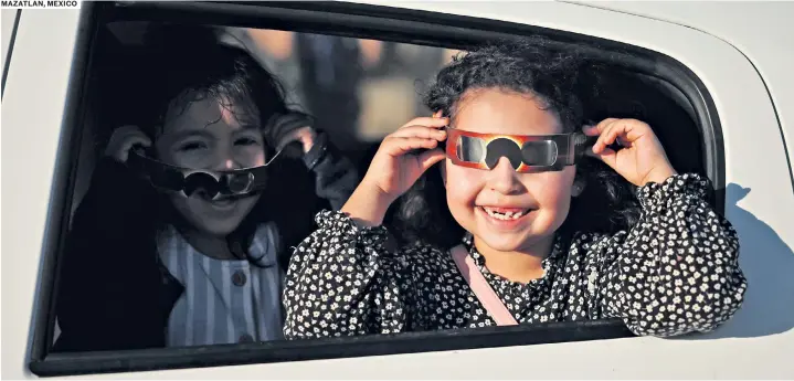 Night falls on Niagara as heavens eclipse one of the world’s wonders - PressReader