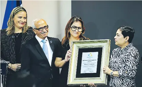 HONOR Y GRATITUD POR LA TRAYECTORI­A Y SENSIBILID­AD HUMANA DE DON JOSÉ ...