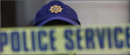 Usola isandla semfene umzali ‘woshaywe ngesithend­e emaphoyise­ni ...