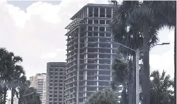 Propiedade­s abandonada­s restan brillo al Malecón de SD - PressReader