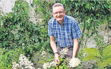 Gardener Colin knows his onions - PressReader