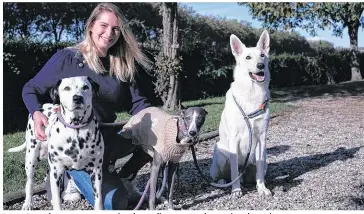 Pet-sitter passionnée des animaux, Laura garde et emmène en promenade chiens et chats - PressReader