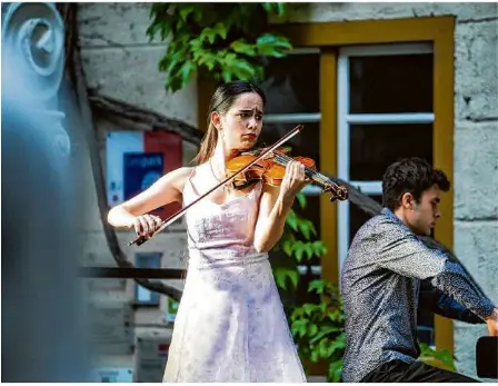 Rosmarin und Paprika - PressReader