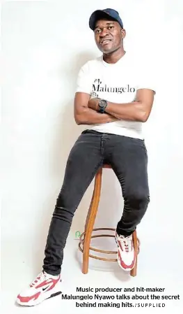 Nyawo hands bouquets of flowers to mentors - PressReader