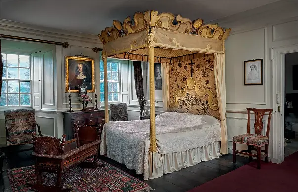 TRAQUAIR HOUSE - PressReader