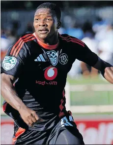 Uriveiro uzishaya isifuba ngenqanawe yesikwati sakhe - PressReader