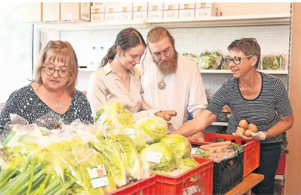 Azubis wechseln für einen Tag zur Tafel - PressReader