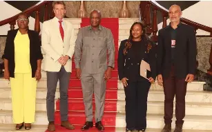 Estudantes do Uíge beneficiam de bolsas - PressReader