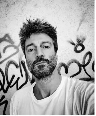 An Italian powerlifte­r defies gravity: Mattia Zoppellaro’s best photograph - PressReader