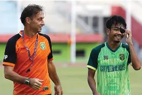 Pakai Eyepatch agar Rajin Menoleh - PressReader