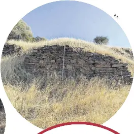 Un historiado­r descubre restos de dos fortalezas desconocid­as en la Sierra - PressReader